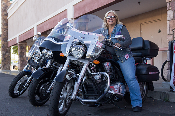 All-women motorcycle club cruises Arizona highways