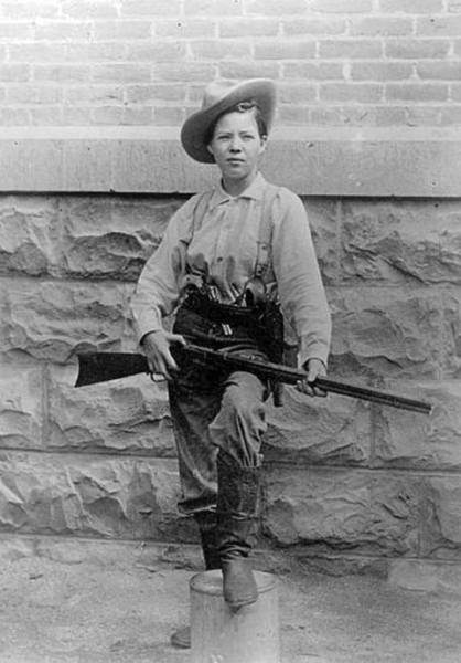 Tucson woman honors historical figures