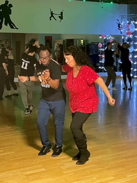 Tucson Swing Dance Club trying to appeal to U of A students.